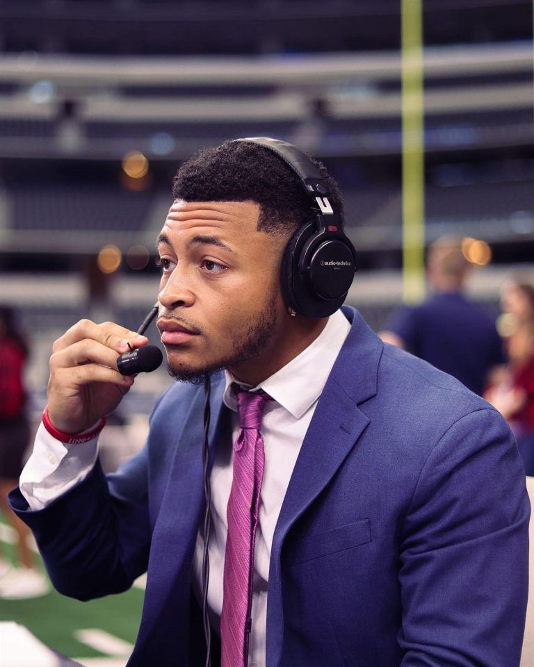 What Is Deuce Vaughn Height? American Running Back Stats - CEOColumn